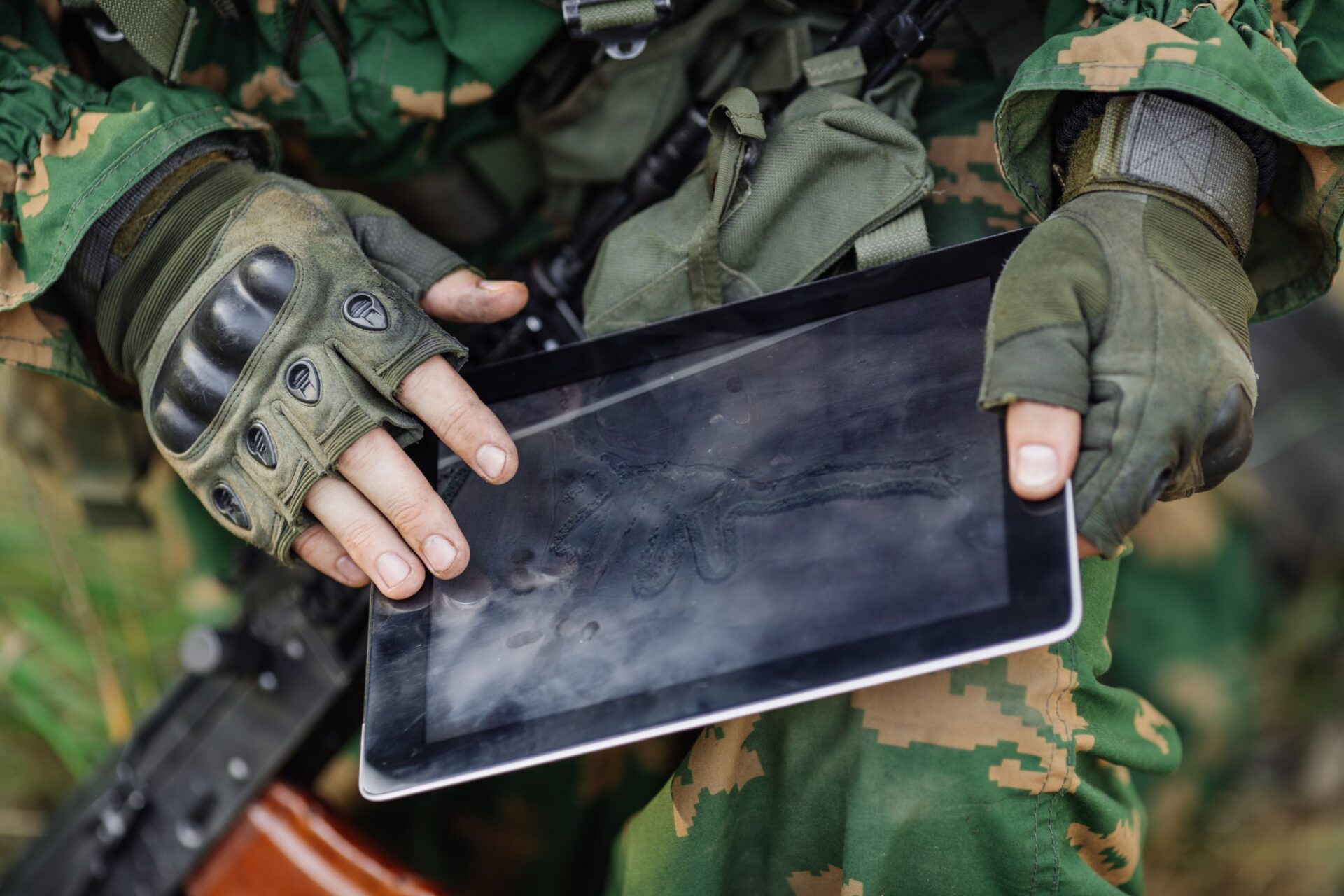 The Role of the Sunlight Readable Display in Military Operations - Cevians